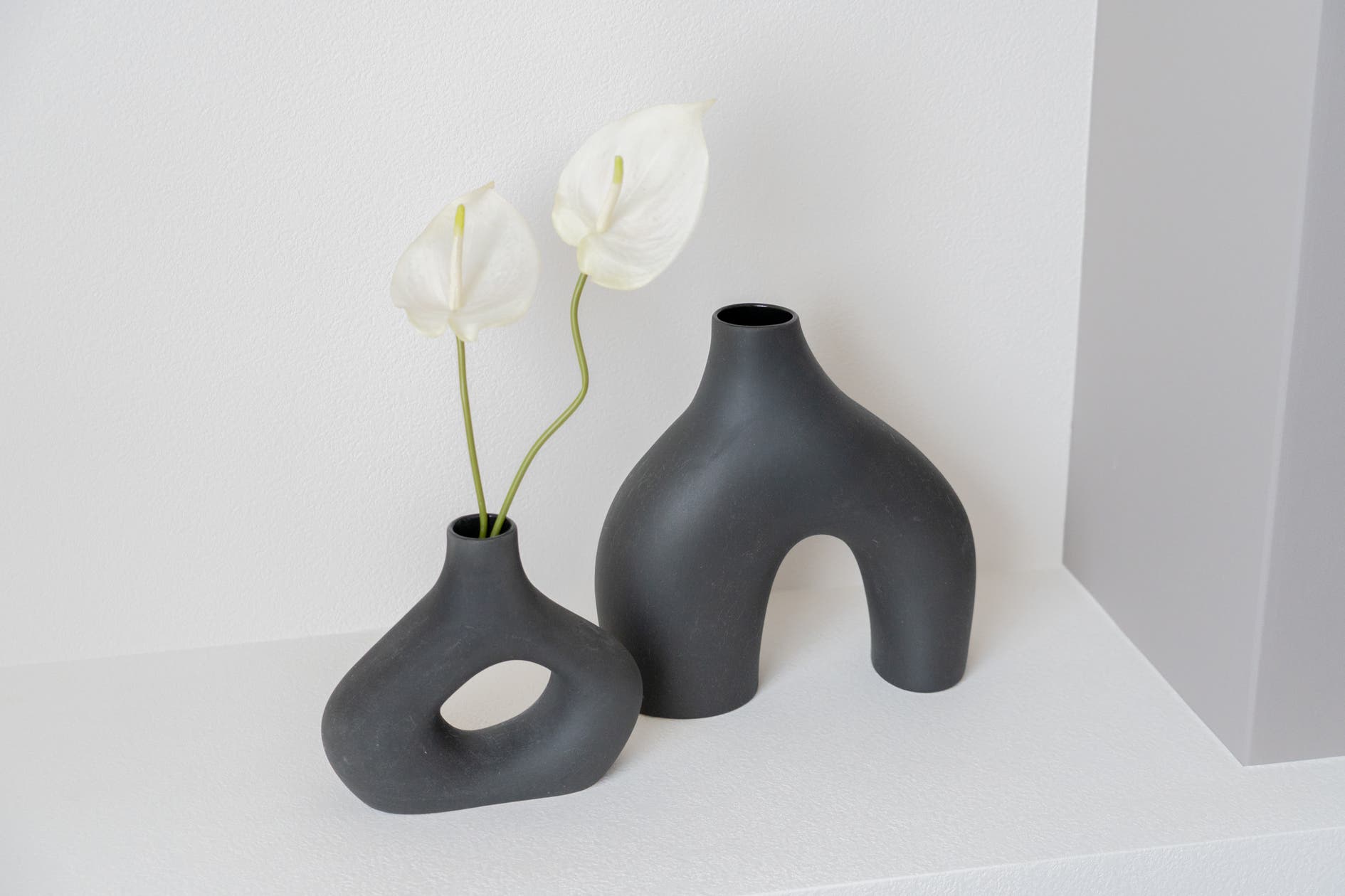 【スタジオI】ホワイトとアクセントのグレーに囲まれたスタイリッシュな空間、スタジオIの写真10