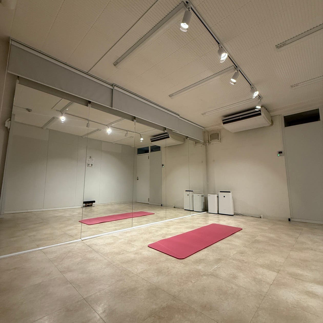〜 小人数プライベートスペース 〜　JR目黒駅西口より徒歩1分　権之助坂途中にあるレンタルダンススタジオの写真2