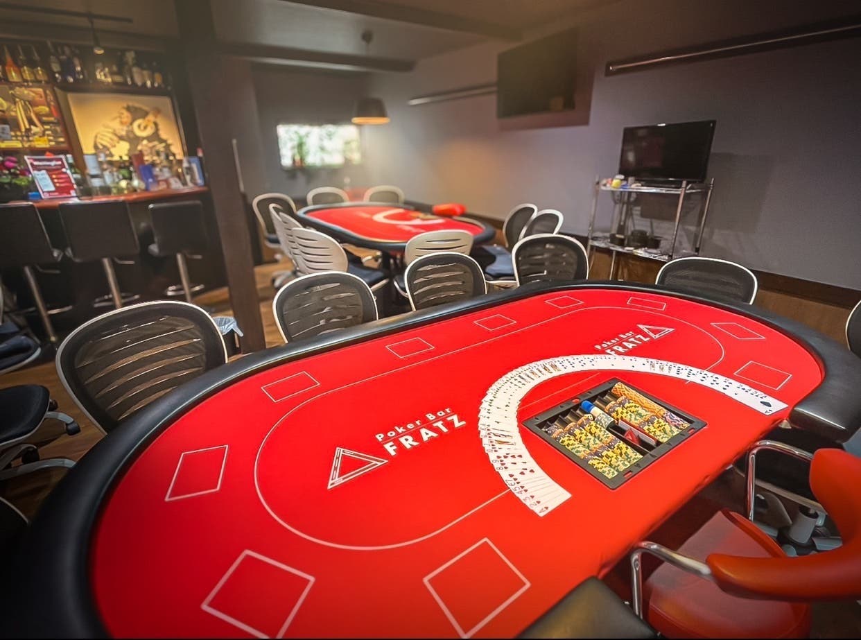 本格ポーカーバーでゲームイベントやパーティ！ボドゲオフ会、撮影、会議利用などに！の写真1