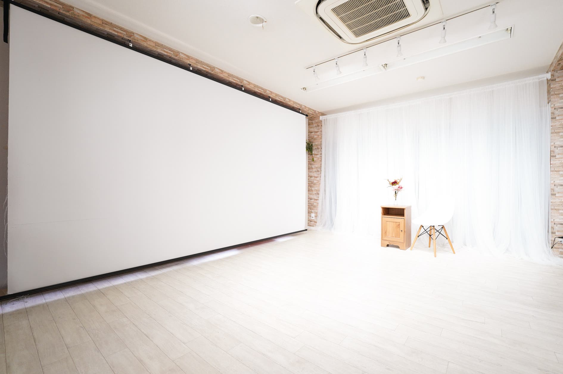 〈無料OP〉白ホリゾント風の画像1