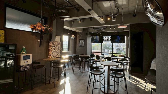 【最大60名】ダーツ・カラオケ・大型モニター完備!流山おおたかの森駅4分のお洒落ダイニングを貸切の写真3