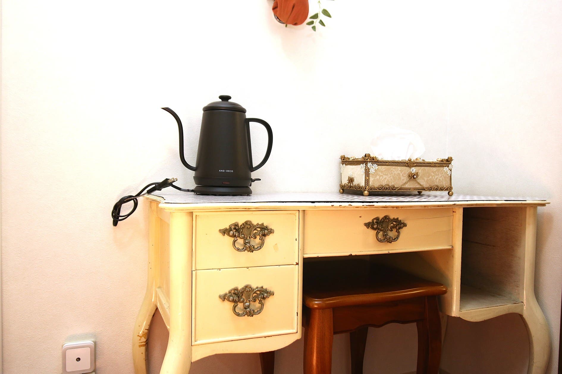 【横浜駅7分】ネイルデスク入荷🌟/ペーパーシーツ無料😊/完全個室/1階/手動昇降ベッド（有孔）/室内トイレ付/Rainbowの写真19