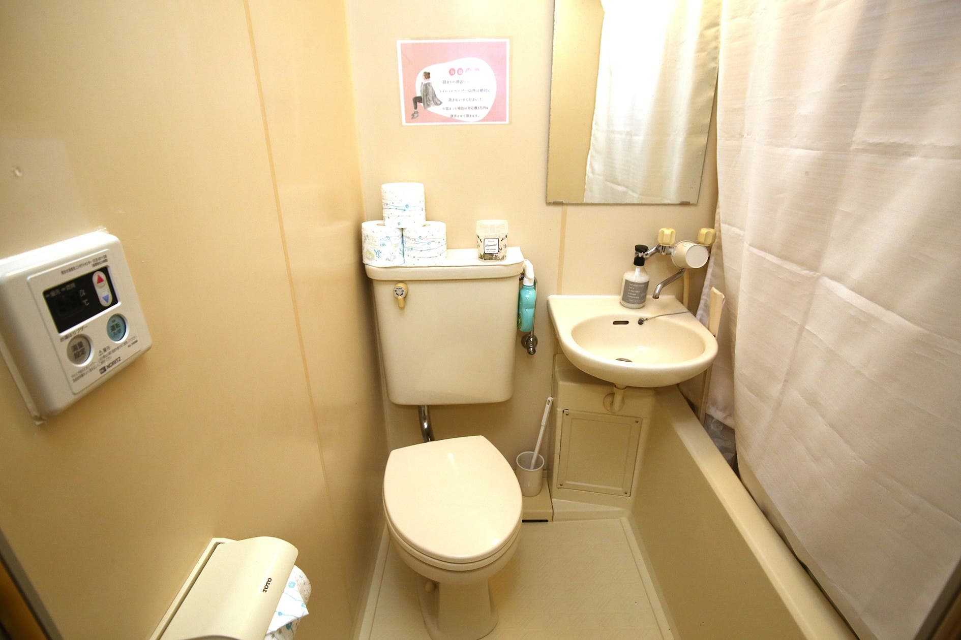 【横浜駅7分】ネイルデスク入荷🌟/ペーパーシーツ無料😊/完全個室/1階/手動昇降ベッド（有孔）/室内トイレ付/Rainbowの写真9