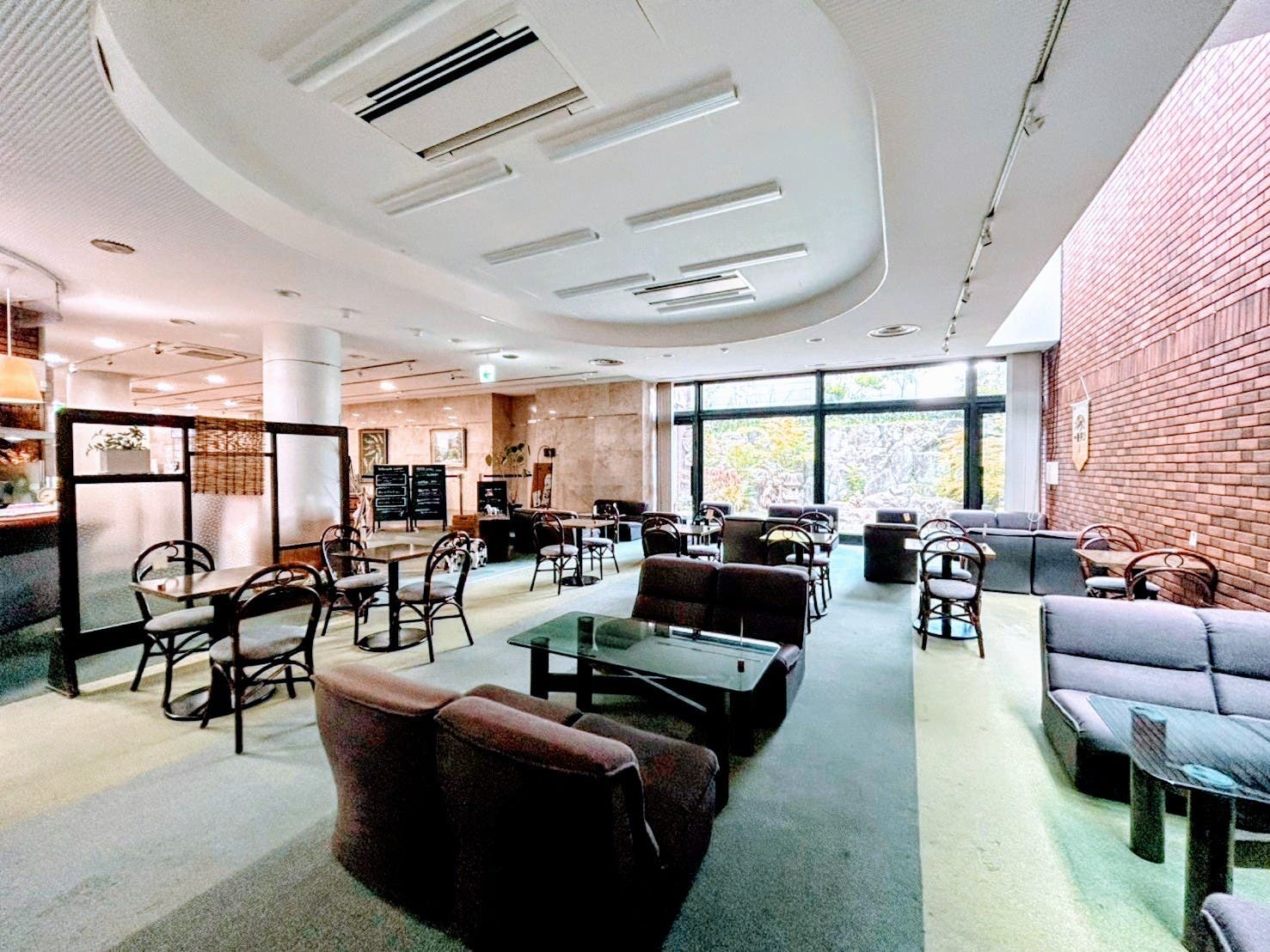 JR元町駅から徒歩10分！広々空間のカフェレンタルスペースの写真1