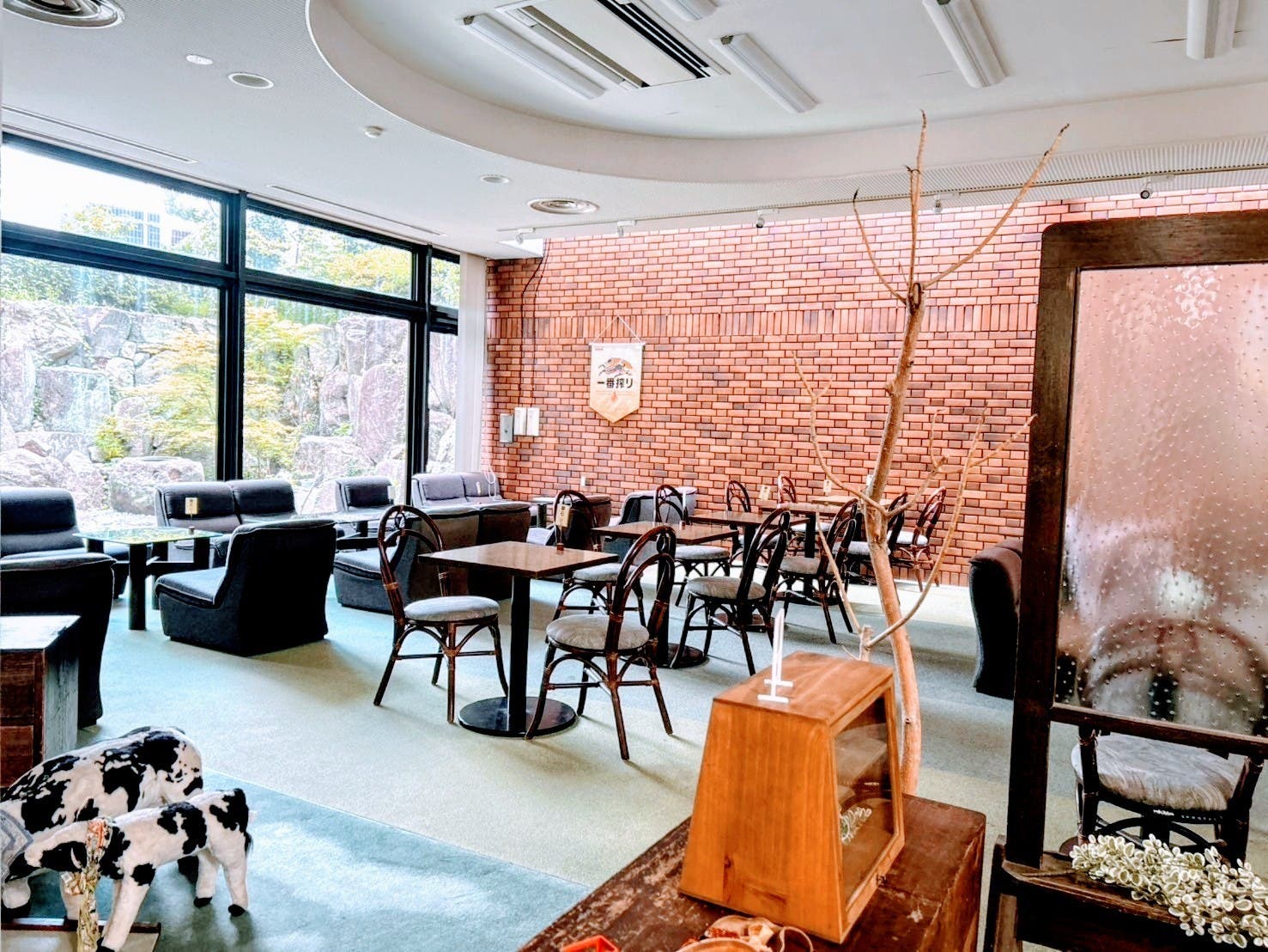 JR元町駅から徒歩10分！広々空間のカフェレンタルスペースの写真2