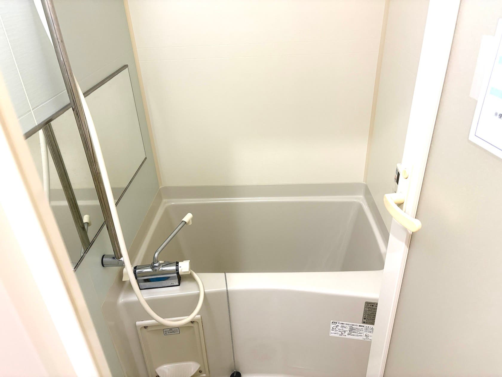 ＜無料＞💠シャワー💠 ボディソープ・シャンプー有り👌※タオルはございません近隣コンビニなどでお求めくださいの画像1