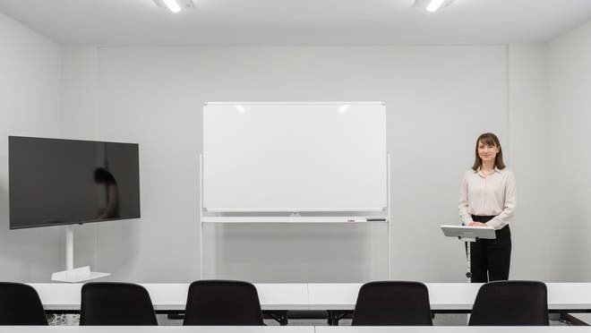 🥳【新大阪駅徒歩3分】最大25名/大画面モニタ/マイク2本無料設備充実!貸し会議室・研修セミナー・ボドゲに最適!の写真3