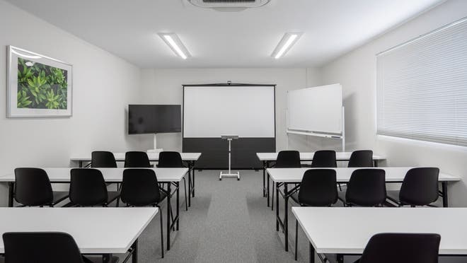 🥳【新大阪駅徒歩3分】最大25名/大画面モニタ/マイク2本無料設備充実!貸し会議室・研修セミナー・ボドゲに最適!の写真2