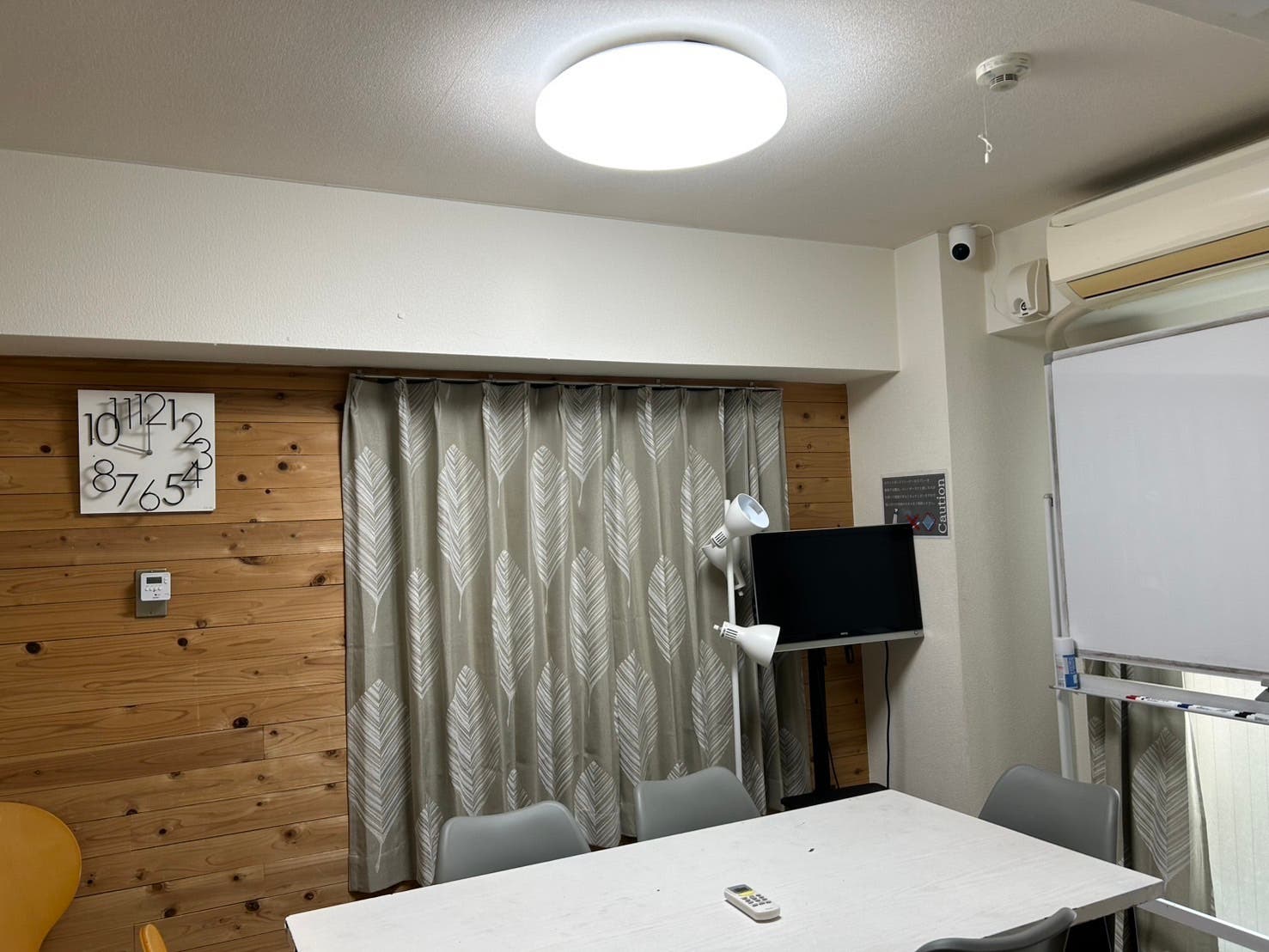 RAKUNA新宿Ⅳ【西新宿駅1分】☆★内装リニューアル！！★☆打ち合わせや小規模会議、WEB会議、オフ会などに♪の写真3