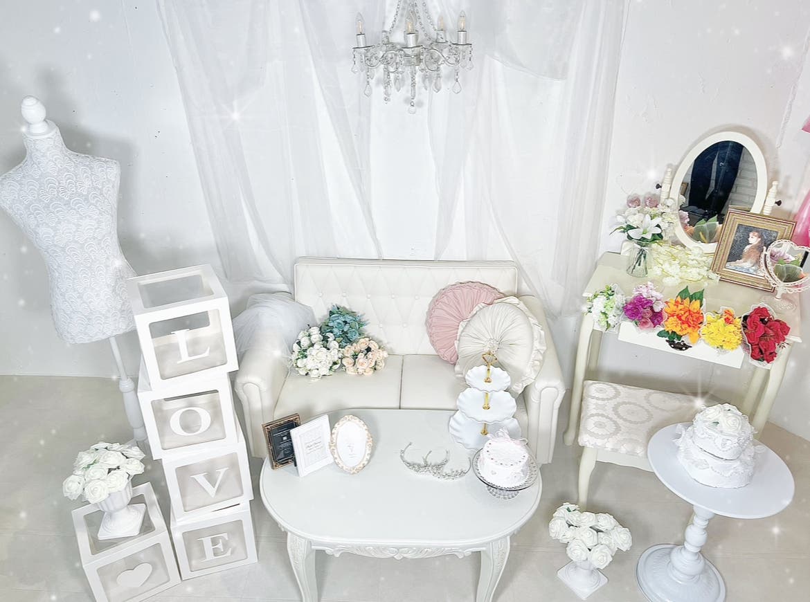 【クリスマスモード🎅2ショット分追加✨】最寄駅からの徒歩２分💘白レンガの壁｜白家具｜姫家具｜生誕祭・誕生会｜コスプレ｜女子会の写真1