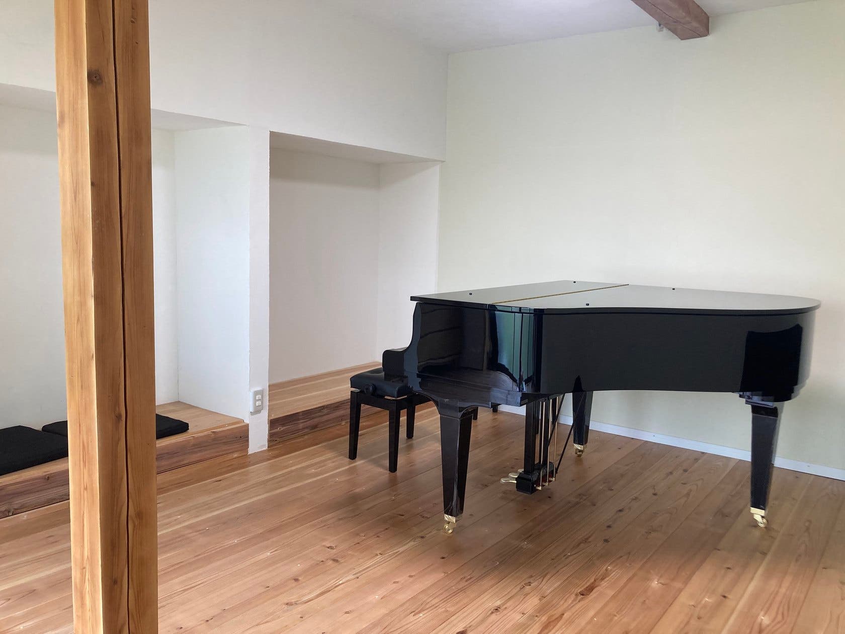 緑に囲まれた築７０年の古民家カフェの一部屋をグランドピアノのレンタルスペースにの写真1