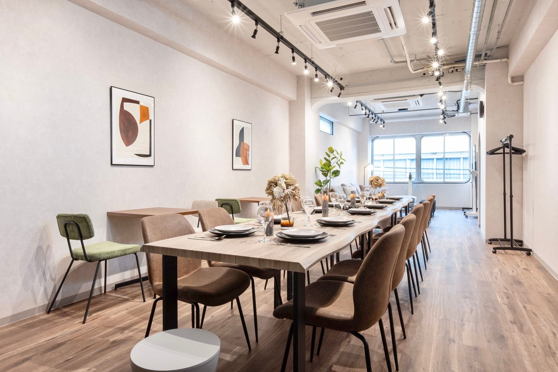 《博多駅５分🚃》最大30名🎉120㌅巨大スクリーン🆗飲食🍺パーティ/２次会/ビジネス利用にも最適💻の写真1