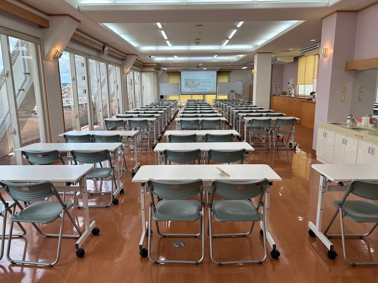 【旭橋駅徒歩5分】定員84＋α名！プロジェクター含む備品・高速Wi-Fi無料！東町別館701会議室の写真1