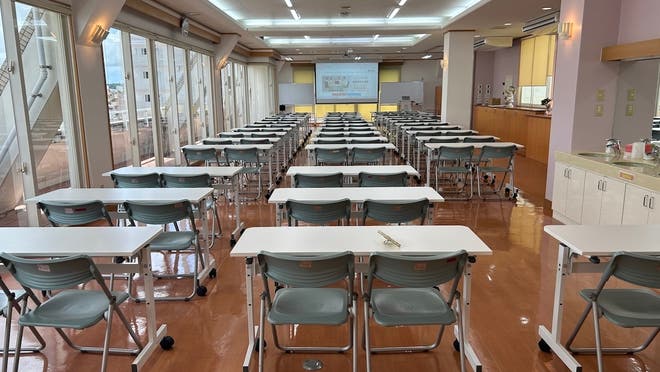 【旭橋駅徒歩5分】定員84+α名!プロジェクター含む備品・高速Wi-Fi無料!東町別館701会議室の写真1