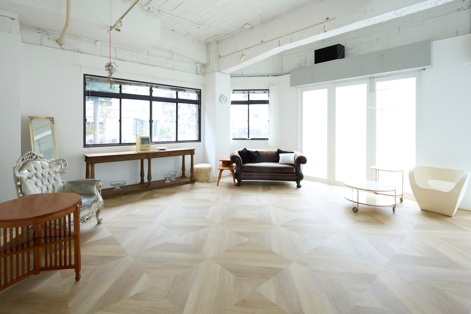 好立地の路面スタジオ。無料駐車スペースもあり、搬入なども簡単！の写真1