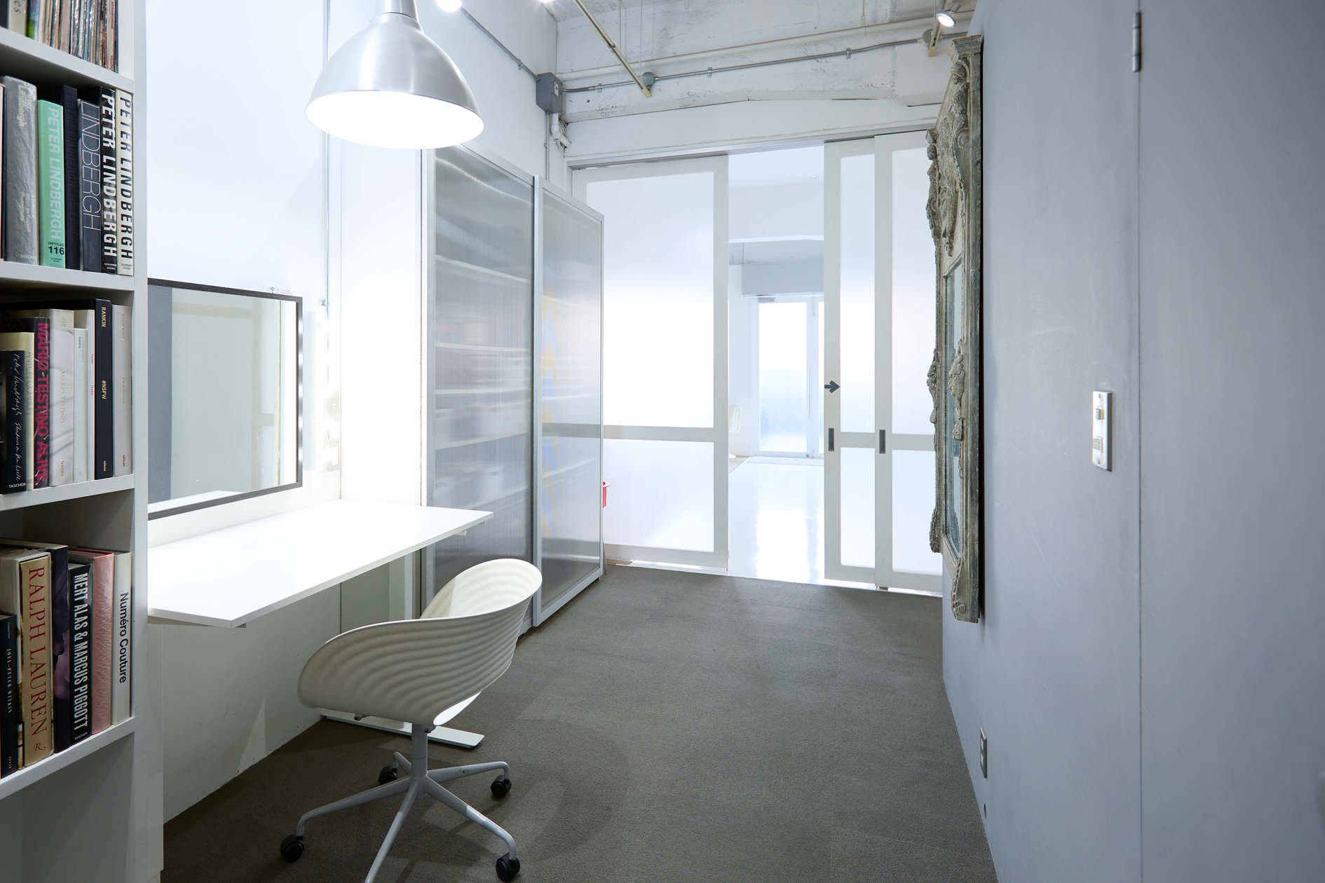 好立地の路面スタジオ。無料駐車スペースもあり、搬入なども簡単！の写真11