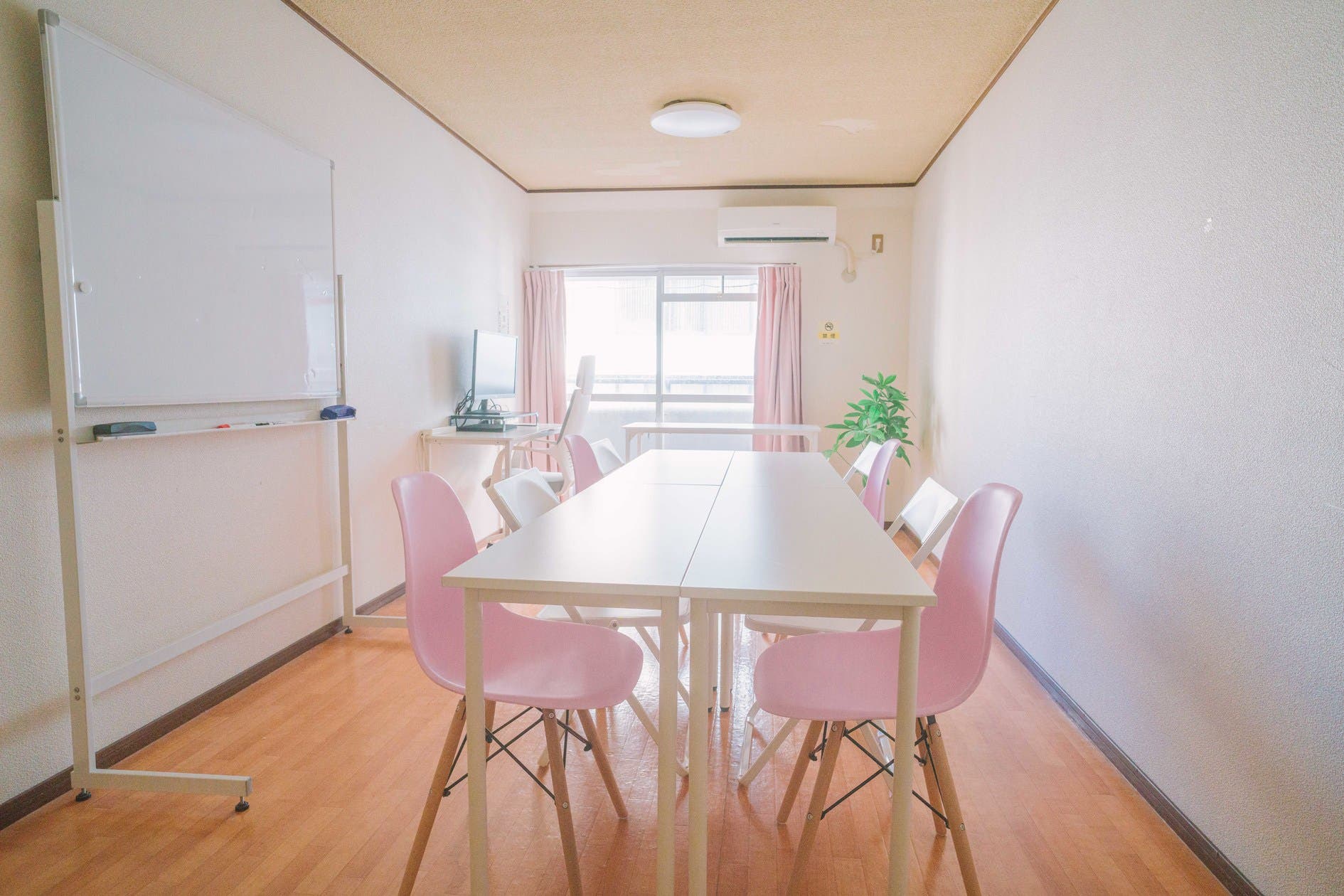｜博多駅5分／祇園駅1分｜最大10名｜長時間・夜間がお得！｜会議・Web面談・勉強・ネイル施術OK｜＜博多SAKURA会議室＞の写真2