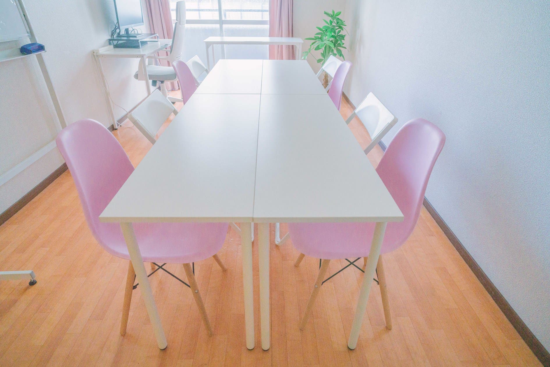 ｜博多駅5分／祇園駅1分｜最大10名｜長時間・夜間がお得！｜会議・Web面談・勉強・ネイル施術OK｜＜博多SAKURA会議室＞の写真4