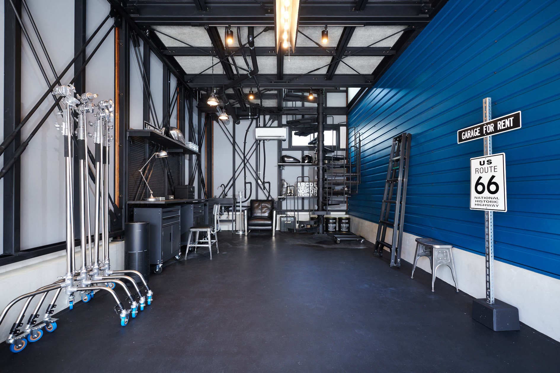 【 OPEN記念特別価格中 】本格ガレージ撮影スタジオ／登戸エリア／ハイエンド家具無料貸出の写真2