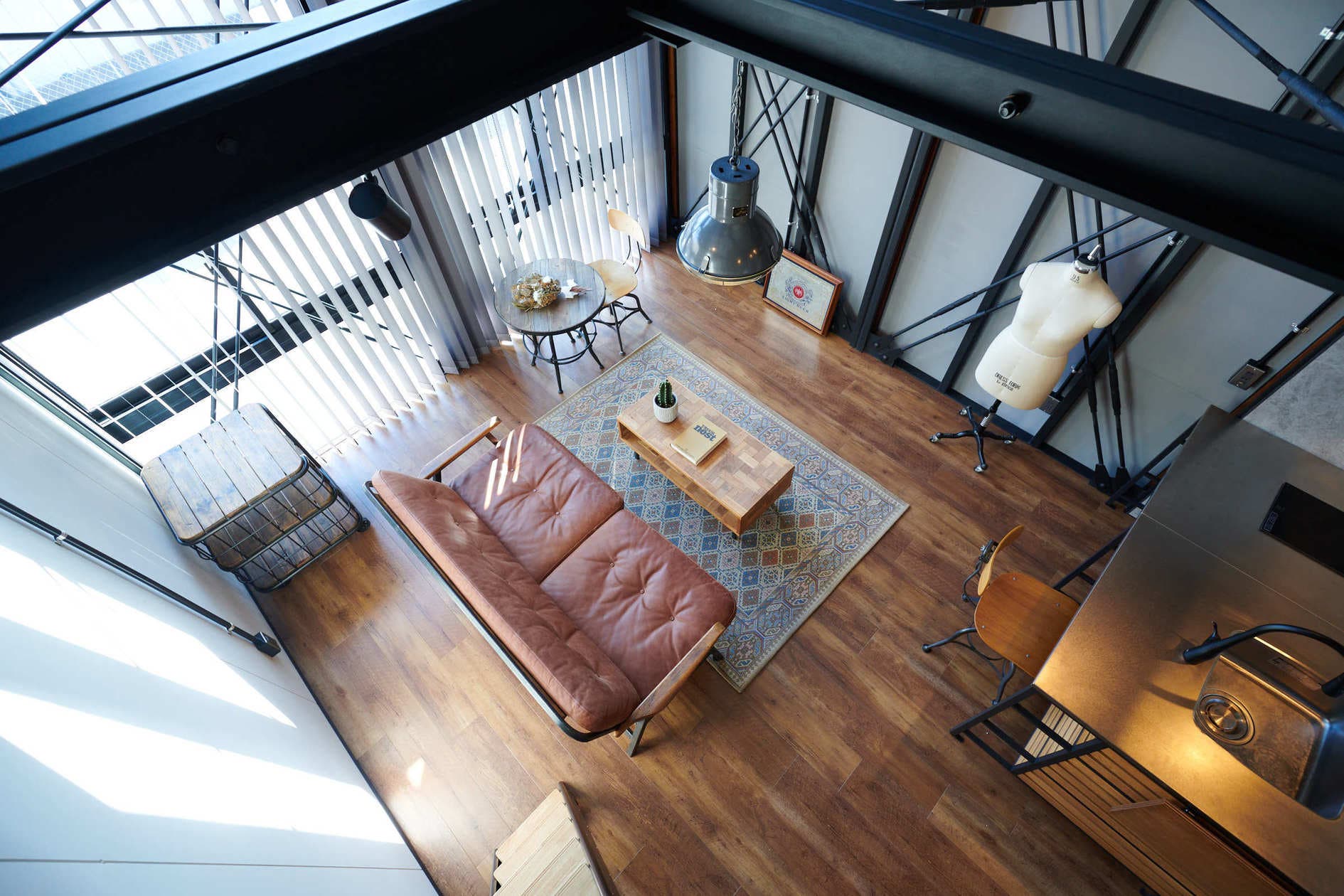 【 OPEN記念特別価格中 】本格ガレージ撮影スタジオ／登戸エリア／ハイエンド家具無料貸出の写真16