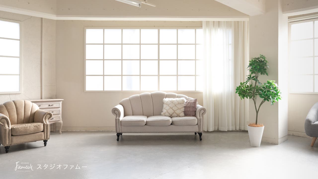 自然光たっぷり！白を基調にした光と花のレンタルフォトスタジオ【北堀江】の写真1
