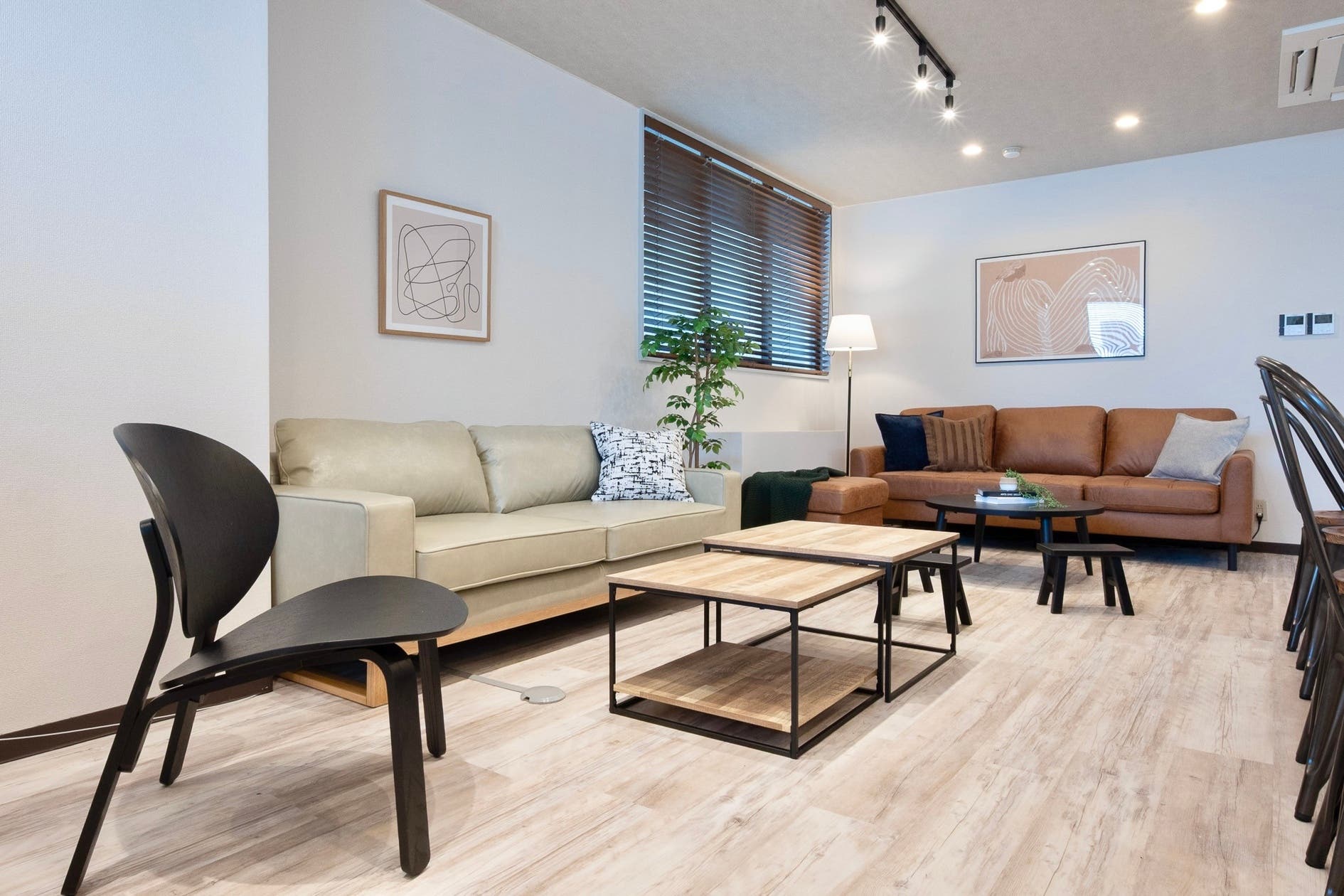 四谷三丁目駅30秒🚃24H/最大35名着席🎉大型スクリーン🎬映画・大人気ゲーム機🎮おしゃれなケータリング♪の写真3