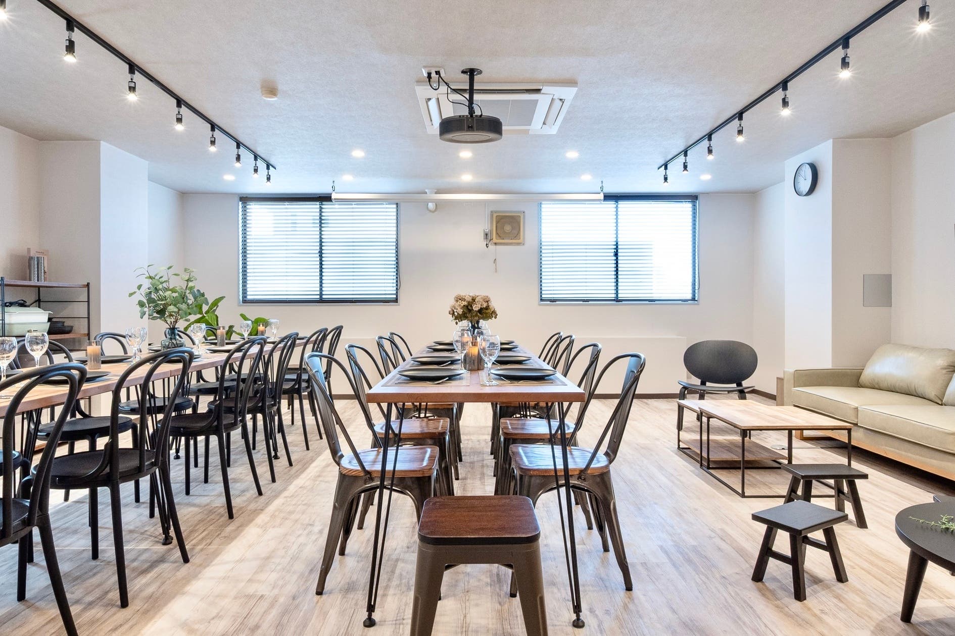 四谷三丁目駅30秒🚃24H/最大35名着席🎉大型スクリーン🎬映画・大人気ゲーム機🎮おしゃれなケータリング♪の写真6