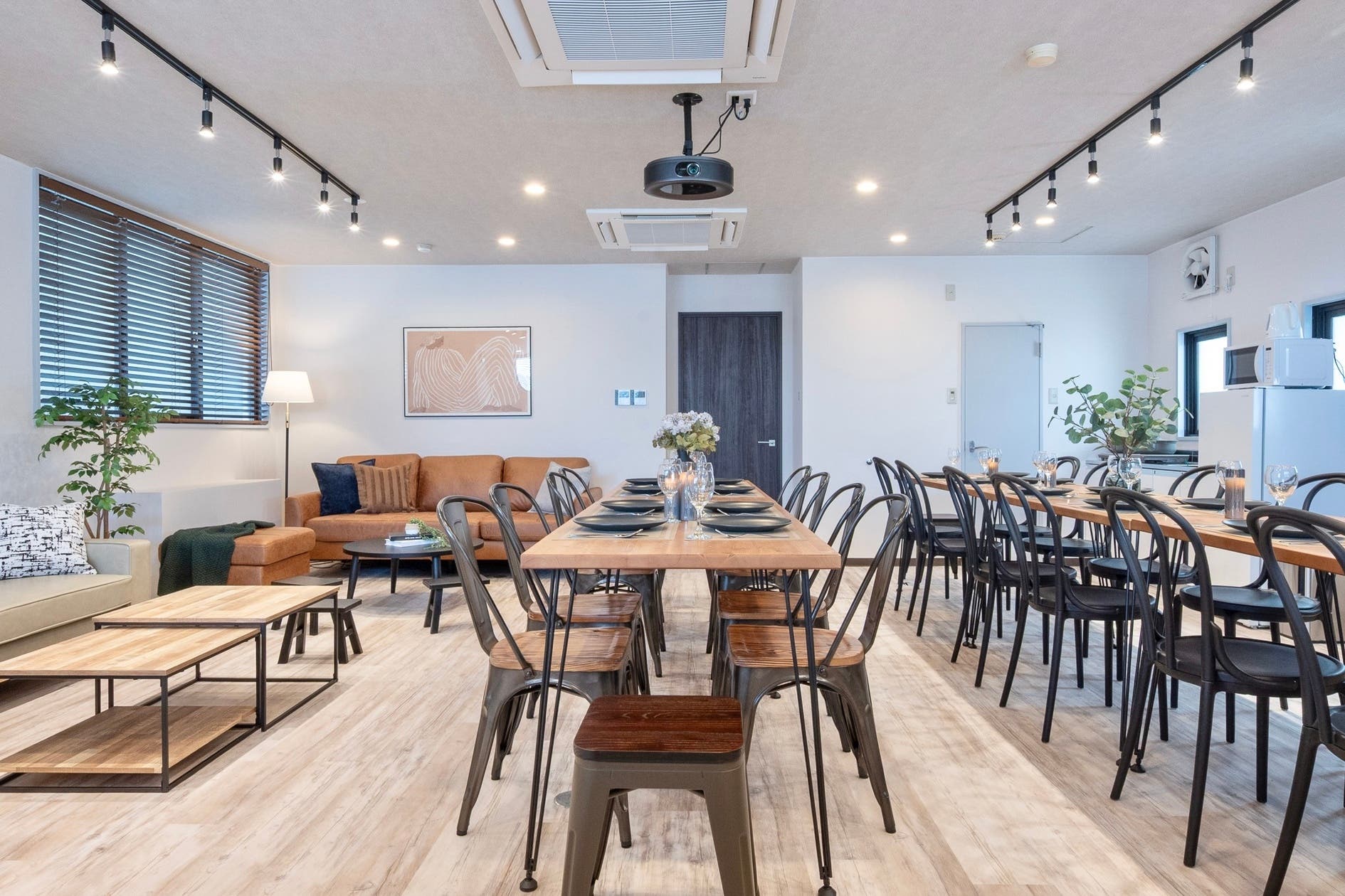 四谷三丁目駅30秒🚃24H/最大35名着席🎉大型スクリーン🎬映画・大人気ゲーム機🎮おしゃれなケータリング♪の写真8