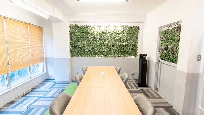 飯田橋駅A2出口→徒歩30秒|最大8名|会議、商談、セミナー、勉強会、ボードゲーム、レッスン、女子会の利用に最適!の写真2