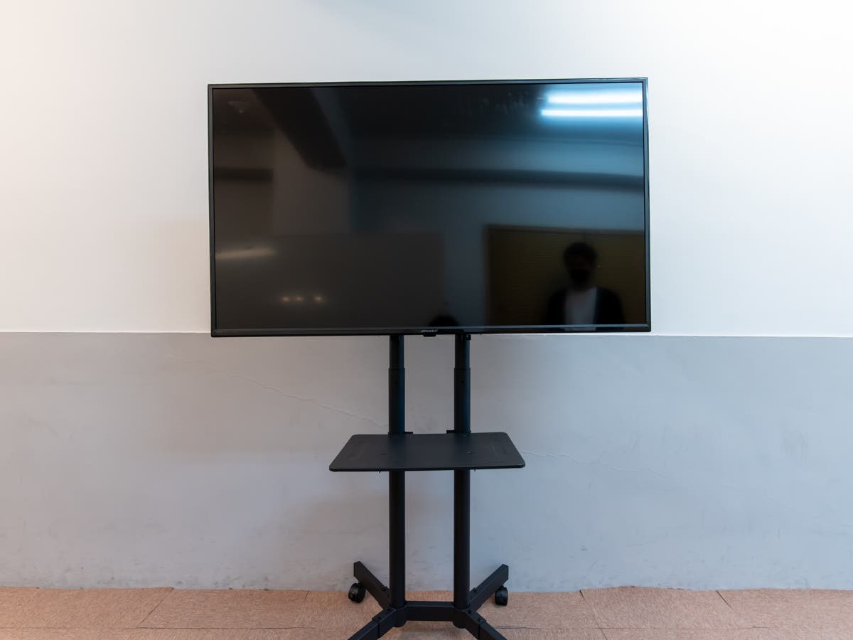 飯田橋駅A2出口→徒歩30秒｜最大8名｜会議、商談、セミナー、勉強会、ボードゲーム、レッスン、女子会の利用に最適！の写真4