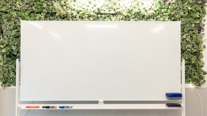 飯田橋駅A2出口→徒歩30秒|最大8名|会議、商談、セミナー、勉強会、ボードゲーム、レッスン、女子会の利用に最適!の写真7