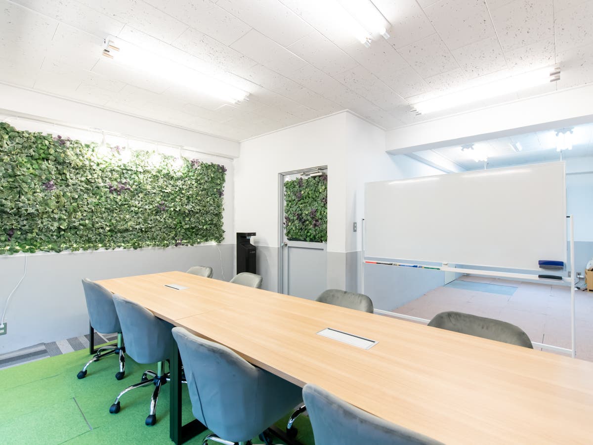 飯田橋駅A2出口→徒歩30秒｜最大8名｜会議、商談、セミナー、勉強会、ボードゲーム、レッスン、女子会の利用に最適！の写真8