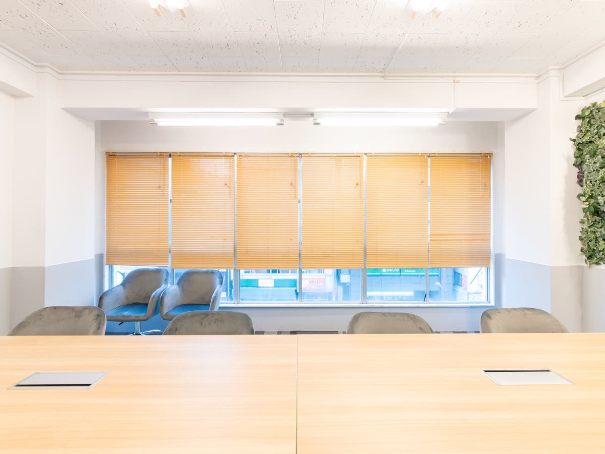 飯田橋駅A2出口→徒歩30秒｜最大8名｜会議、商談、セミナー、勉強会、ボードゲーム、レッスン、女子会の利用に最適！の写真14