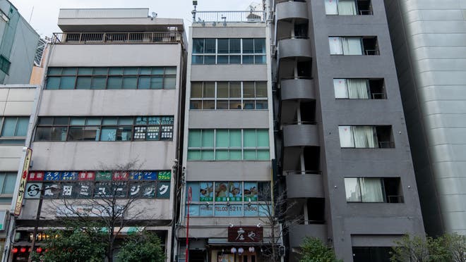 飯田橋駅A2出口→徒歩30秒|最大8名|会議、商談、セミナー、勉強会、ボードゲーム、レッスン、女子会の利用に最適!の写真17