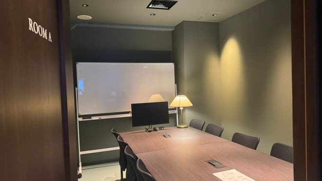 【8名会議室RoomA】八王子駅徒歩3分!/モニター/Wi-Fi/充電器/テレワークやWeb会議に最適の写真1