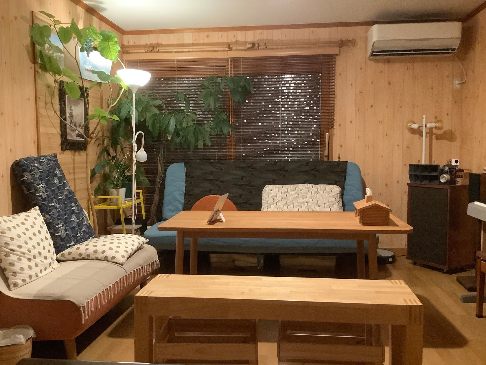 〔新瑞橋駅から徒歩1分〕静かな北欧風一軒家（スウェーデンハウス180m2）の１階リビングの写真4