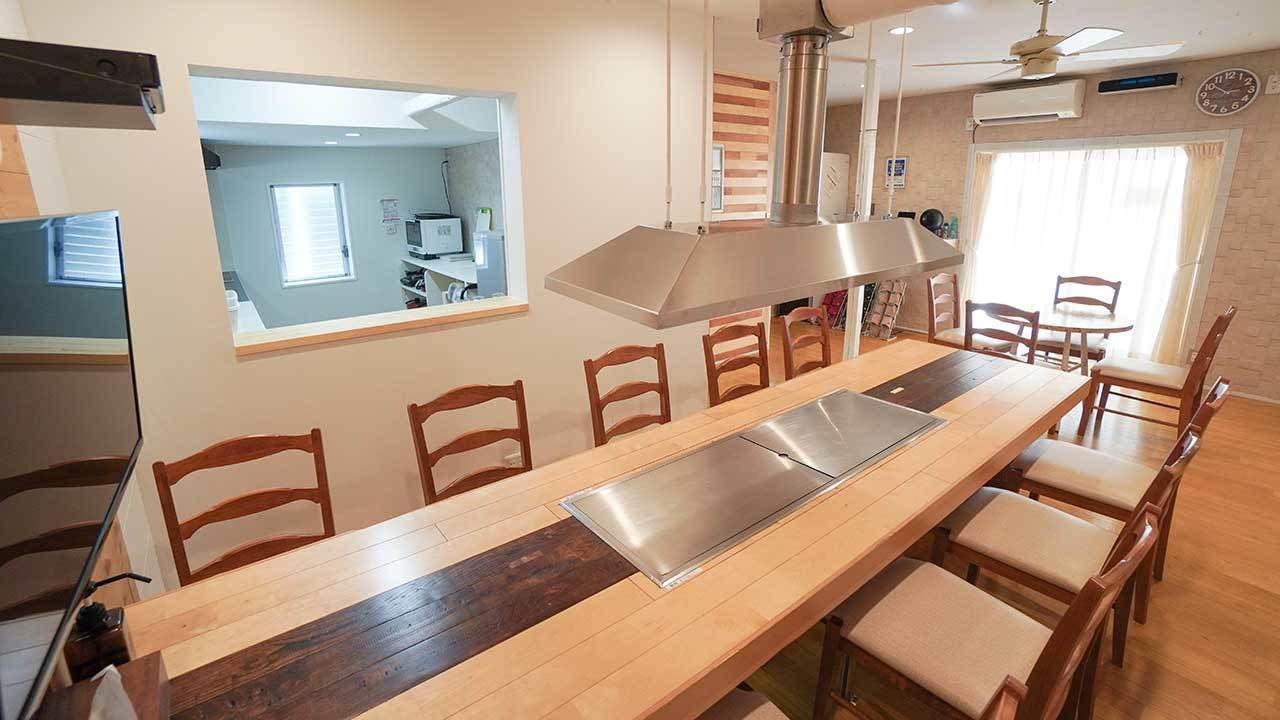 【🌲Xmas装飾🎅馬橋駅徒歩7分】一軒家🏠駐車場2台🚗キッズルーム完備🍀12人着席可の鉄板テーブル🍖の写真1