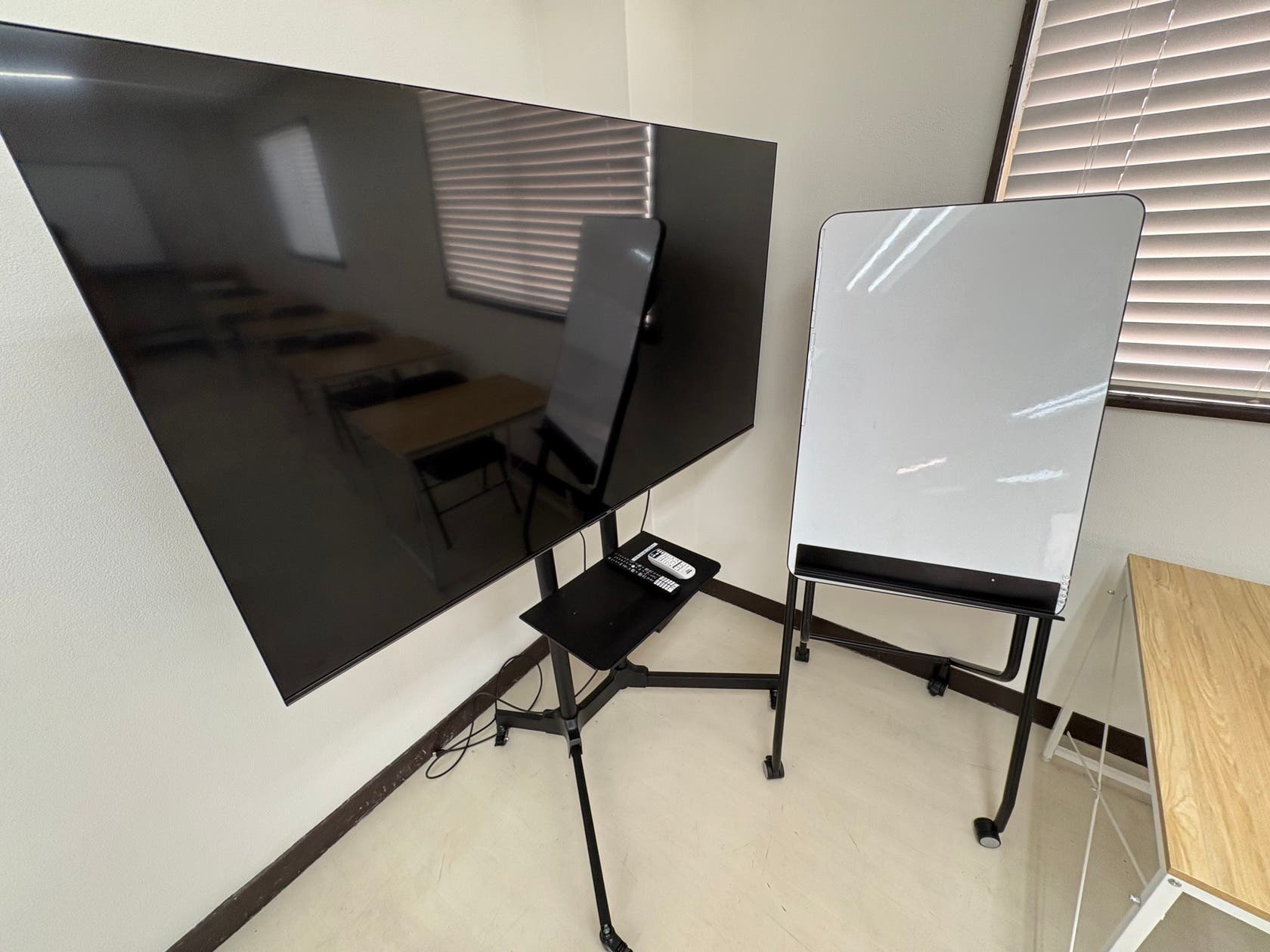 高田馬場平日 2,500円/1h★2B室、同ビル内に2部屋あり！40名着席でリーズナブルな貸会議室！の写真4