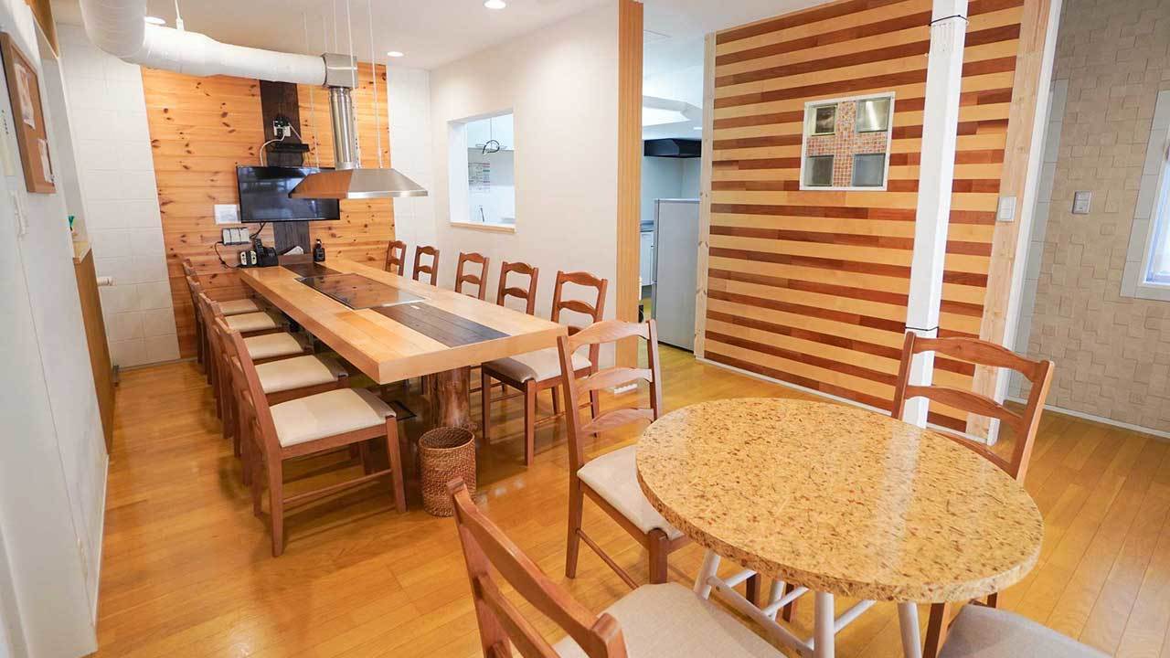 【🌲Xmas装飾🎅馬橋駅徒歩7分】一軒家🏠駐車場2台🚗キッズルーム完備🍀12人着席可の鉄板テーブル🍖の写真3