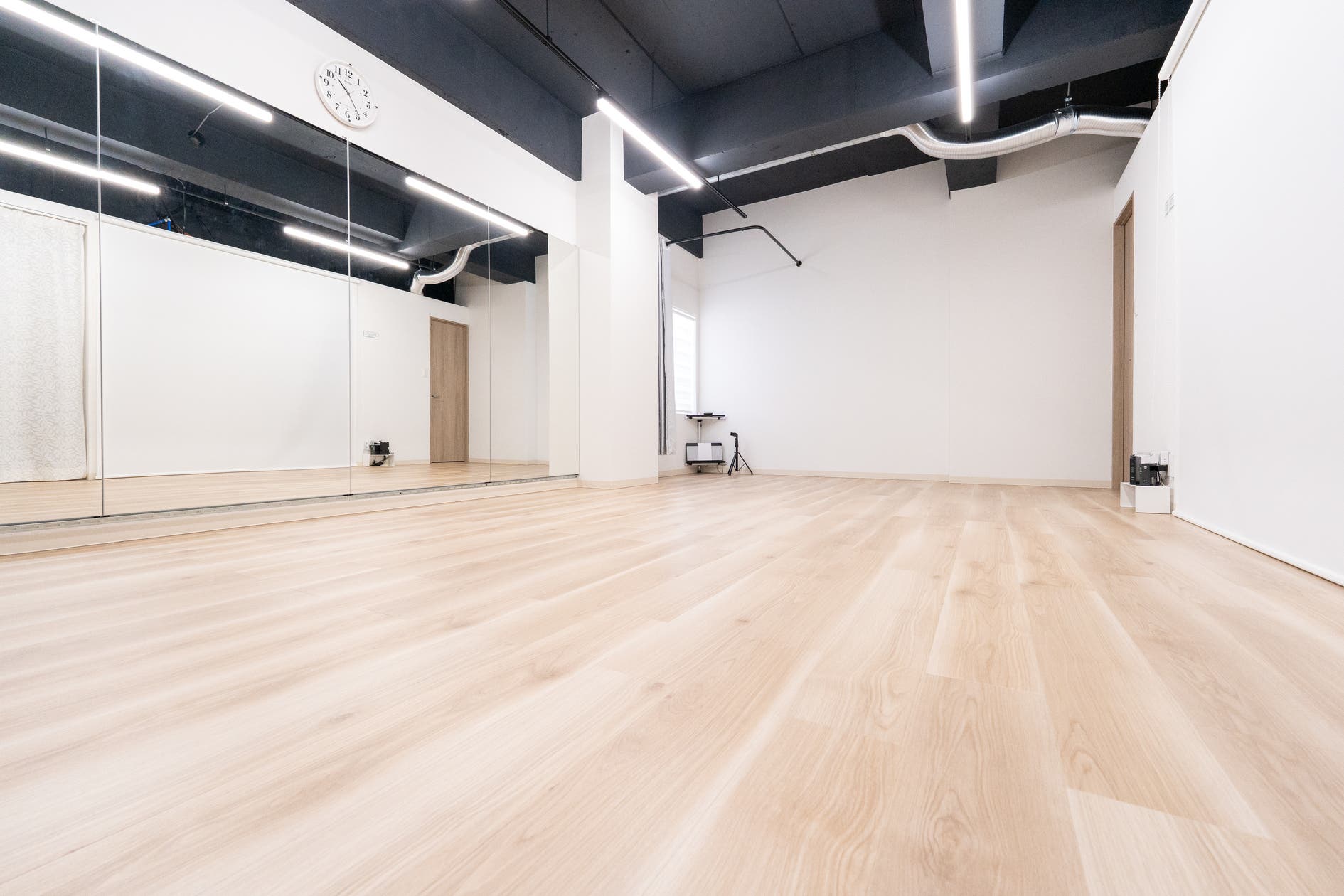 上履きシューズダンスに！24時間利用可能な多目的レンタルスペースの写真1