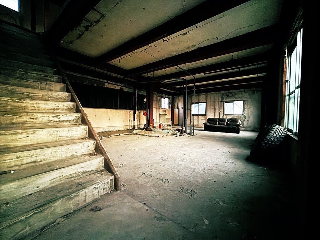 新たな可能性を与える廃墟スタジオ。🟩緑と大きな看板があるカーコーティング店が目印！の写真9