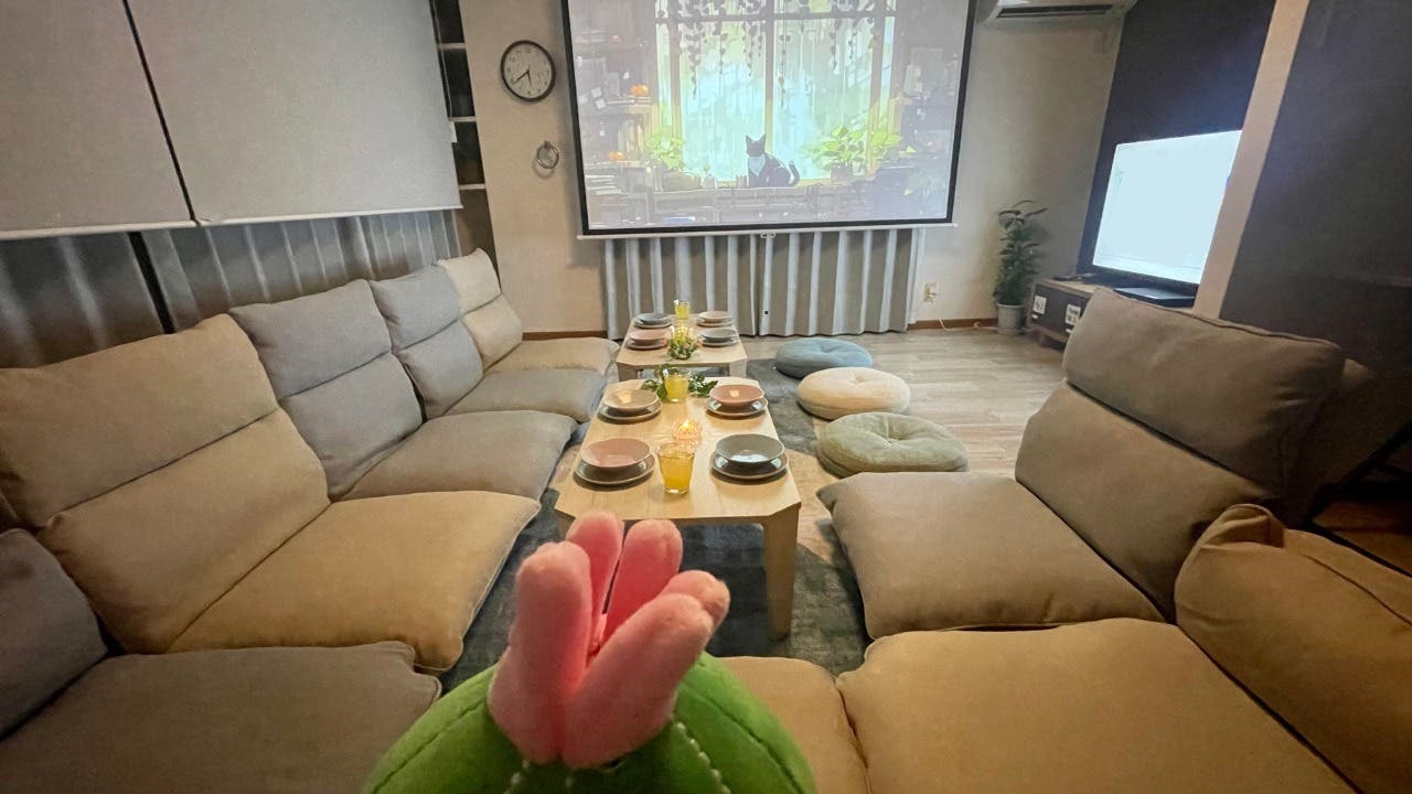 🚃天文館通駅🚶4分✨100㌅大画面プロジェクターで動画見放題❣️女子会🎀デート🥂撮影📷パーティ、ビジネス利用も最適🎤の写真4