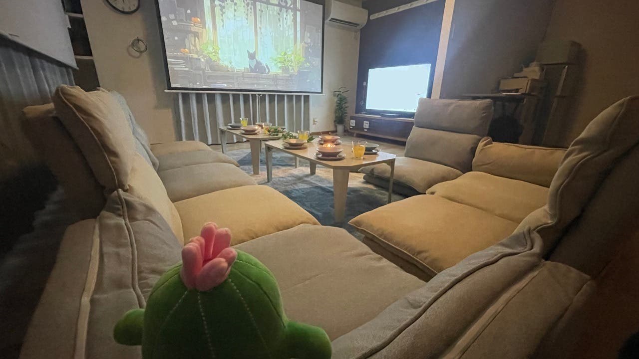 🚃天文館通駅🚶4分✨100㌅大画面プロジェクターで動画見放題❣️女子会🎀デート🥂撮影📷パーティ、ビジネス利用も最適🎤の写真6