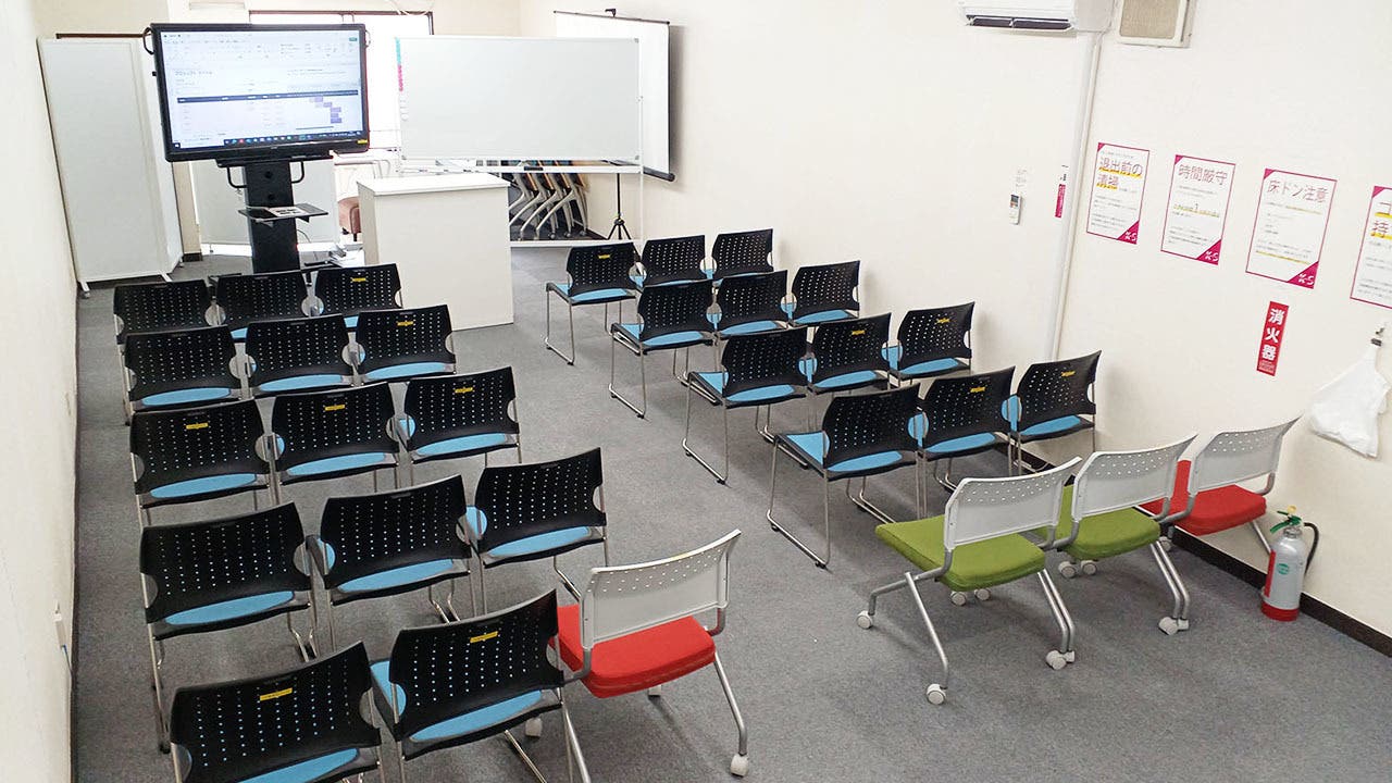 【多摩最大級の貸会議室】30名着席/駅徒歩1分/60inchモニター/高速光Wi-Fi/備品無料/会議 セミナー 面接 教室開催の写真2