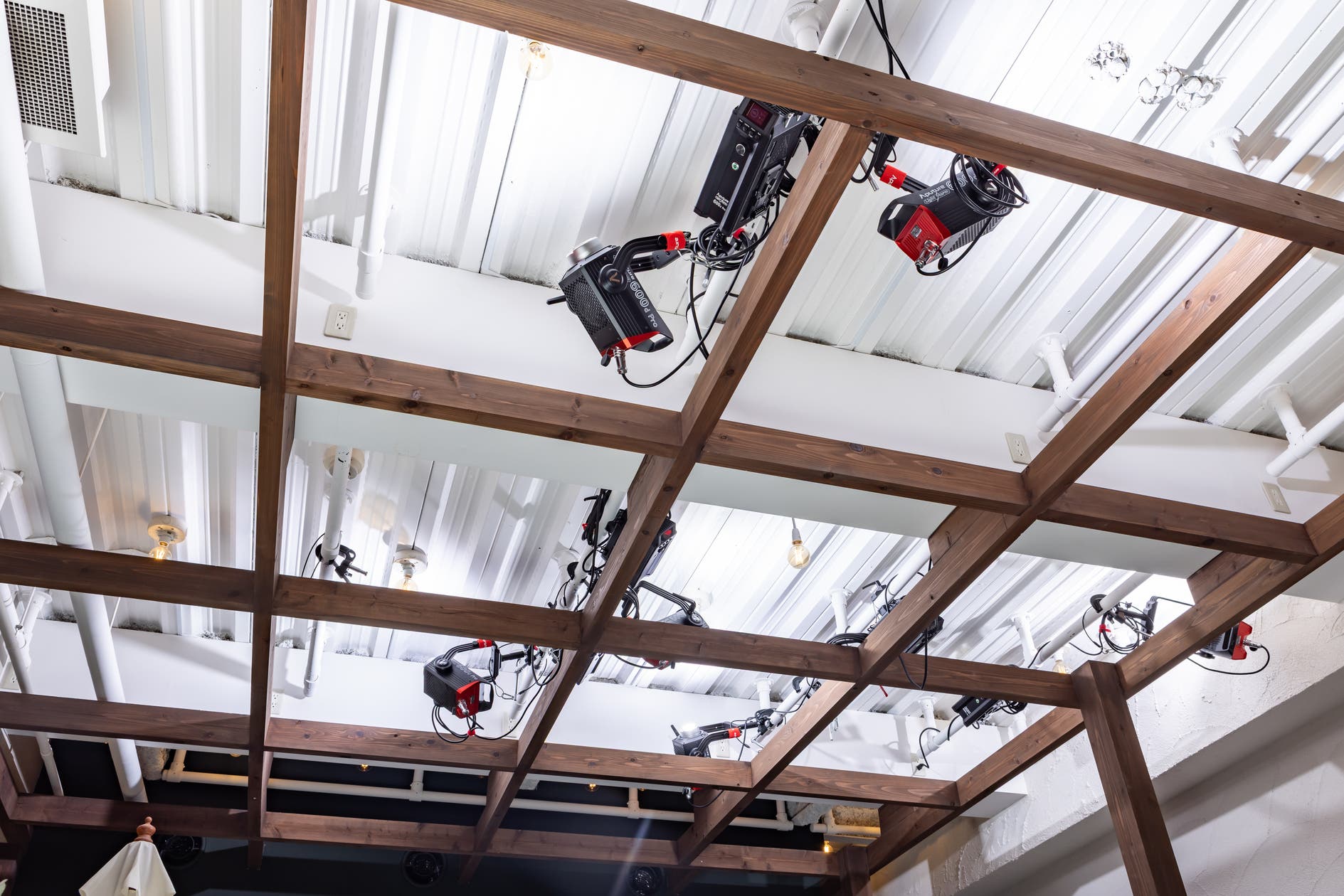 新宿駅から徒歩５分　多彩な空間で理想の撮影を一度に　全フロア個性派撮影スタジオ（二番街通りビル）の写真2