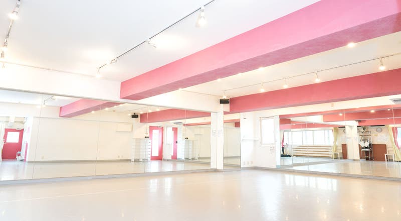 【白猫屋】経堂駅徒歩3分で大型鏡が2面あるスタジオ！ゆったり良い77㎡！