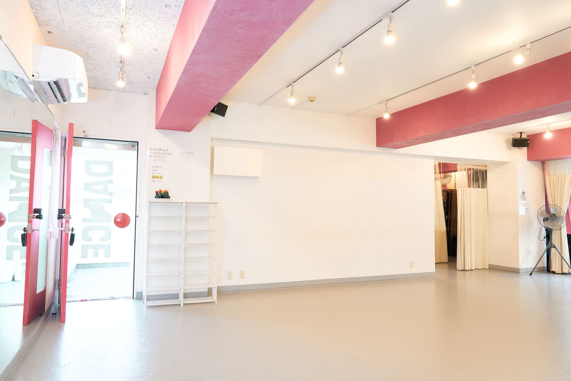 【白猫屋】経堂駅徒歩3分で大型鏡が2面あるスタジオ！ゆったり良い77㎡！の写真2