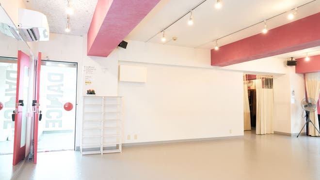 【白猫屋】経堂駅徒歩3分で大型鏡が2面あるスタジオ!ゆったり良い77㎡!の写真2