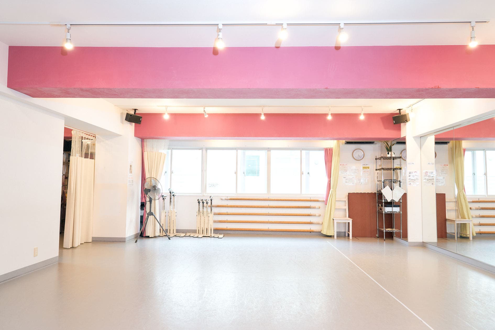 【白猫屋】経堂駅徒歩3分で大型鏡が2面あるスタジオ！ゆったり良い77㎡！の写真3