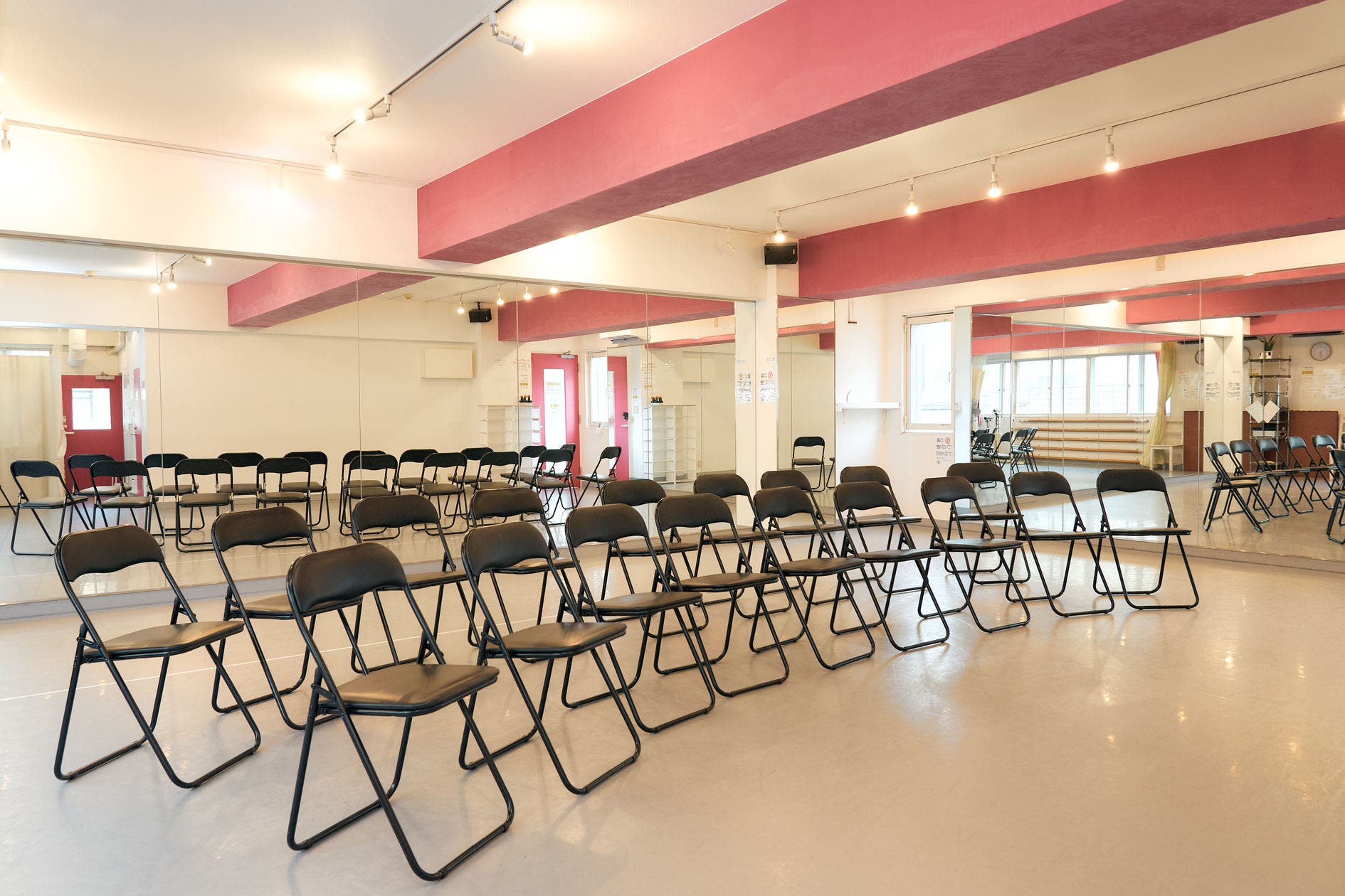 【白猫屋】経堂駅徒歩3分で大型鏡が2面あるスタジオ！ゆったり良い77㎡！の写真5